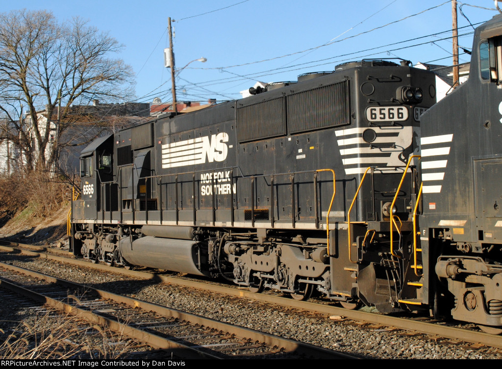 NS SD60 6566 leading H68